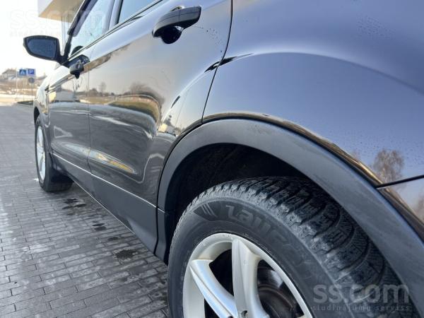 Black Ford Escape 2012 in Rezekne, with an engine capacity of 2.50 L and mileage of 0 thousand km for 6650 €, photo 9 on AUTOMOTO.COM.LV