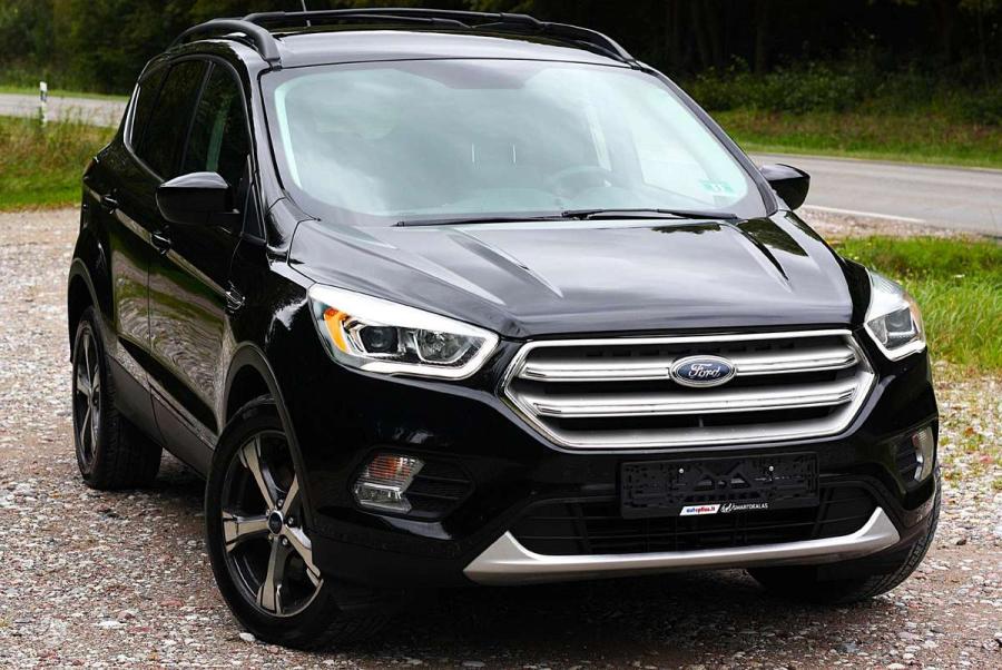 Black Ford Escape 2017 in Kretinga, with an engine capacity of 2.00 L and mileage of 133 thousand km for 11999 €, photo 1 on AUTOMOTO.COM.LV