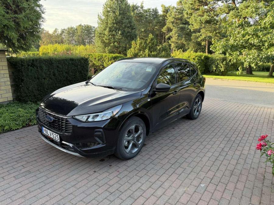 Melns Ford Escape 2023 Viļņa, ar dzinēja tilpumu 1.50 L un nobraukumu 54 tūkst. km par 17500 €, foto 1 vietnē AUTOMOTO.COM.LV