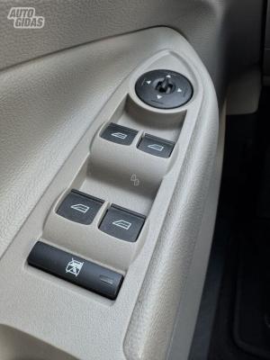 Zils Ford Escape 2018 Utena, ar dzinēja tilpumu 1.50 L un nobraukumu 74 tūkst. km par 9500 €, foto 17 vietnē AUTOMOTO.COM.LV