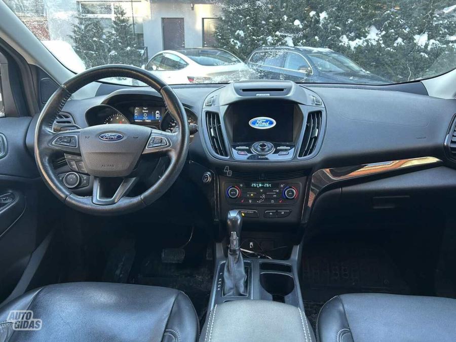 Brown Ford Escape 2017 in Klaipeda, with an engine capacity of 2.00 L and mileage of 110 thousand km for 9900 €, photo 8 on AUTOMOTO.COM.LV