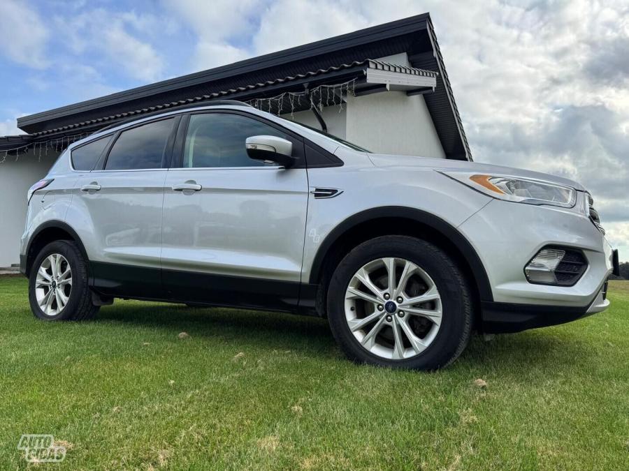 Grey Ford Escape 2018 in Utena, with an engine capacity of 1.50 L and mileage of 141 thousand km for 8888 €, photo 1 on AUTOMOTO.COM.LV