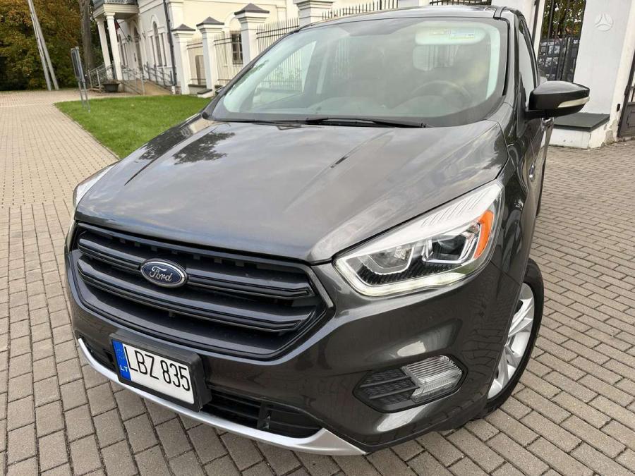Pelēks Ford Escape 2019 Viļņa, ar dzinēja tilpumu 1.50 L un nobraukumu 57 tūkst. km par 8850 €, foto 2 vietnē AUTOMOTO.COM.LV