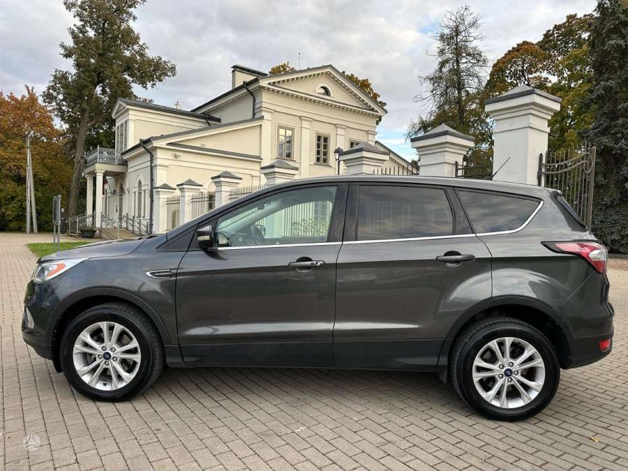Pelēks Ford Escape 2019 Viļņa, ar dzinēja tilpumu 1.50 L un nobraukumu 57 tūkst. km par 8850 €, foto 3 vietnē AUTOMOTO.COM.LV