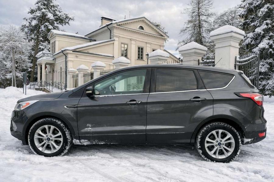 Pelēks Ford Escape 2019 Viļņa, ar dzinēja tilpumu 1.50 L un nobraukumu 57 tūkst. km par 8750 €, foto 3 vietnē AUTOMOTO.COM.LV