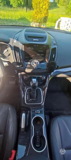 Red Ford Escape 2013 in Vilnius, with an engine capacity of 2.00 L and mileage of 213 thousand km for 7000 €, photo 11 on AUTOMOTO.COM.LV
