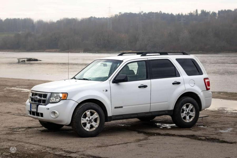 White Ford Escape 2009 in Kaunas, with an engine capacity of 2.30 L and mileage of 275 thousand km for 4900 €, photo 1 on AUTOMOTO.COM.LV