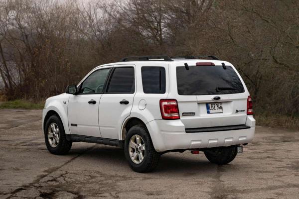White Ford Escape 2009 in Kaunas, with an engine capacity of 2.30 L and mileage of 275 thousand km for 4900 €, photo 4 on AUTOMOTO.COM.LV