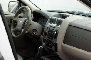 White Ford Escape 2009 in Kaunas, with an engine capacity of 2.30 L and mileage of 275 thousand km for 4900 €, photo 7 on AUTOMOTO.COM.LV