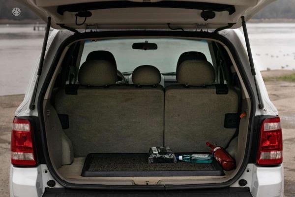 White Ford Escape 2009 in Kaunas, with an engine capacity of 2.30 L and mileage of 275 thousand km for 4900 €, photo 11 on AUTOMOTO.COM.LV