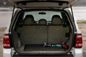 White Ford Escape 2009 in Kaunas, with an engine capacity of 2.30 L and mileage of 275 thousand km for 4900 €, photo 11 on AUTOMOTO.COM.LV