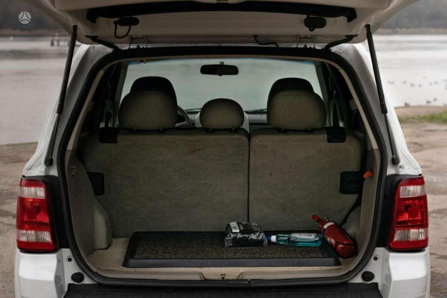 White Ford Escape 2009 in Kaunas, with an engine capacity of 2.30 L and mileage of 275 thousand km for 4900 €, photo 11 on AUTOMOTO.COM.LV