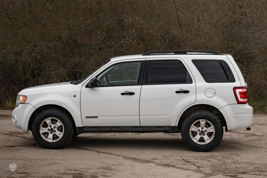 White Ford Escape 2009 in Kaunas, with an engine capacity of 2.30 L and mileage of 275 thousand km for 4900 €, photo 14 on AUTOMOTO.COM.LV