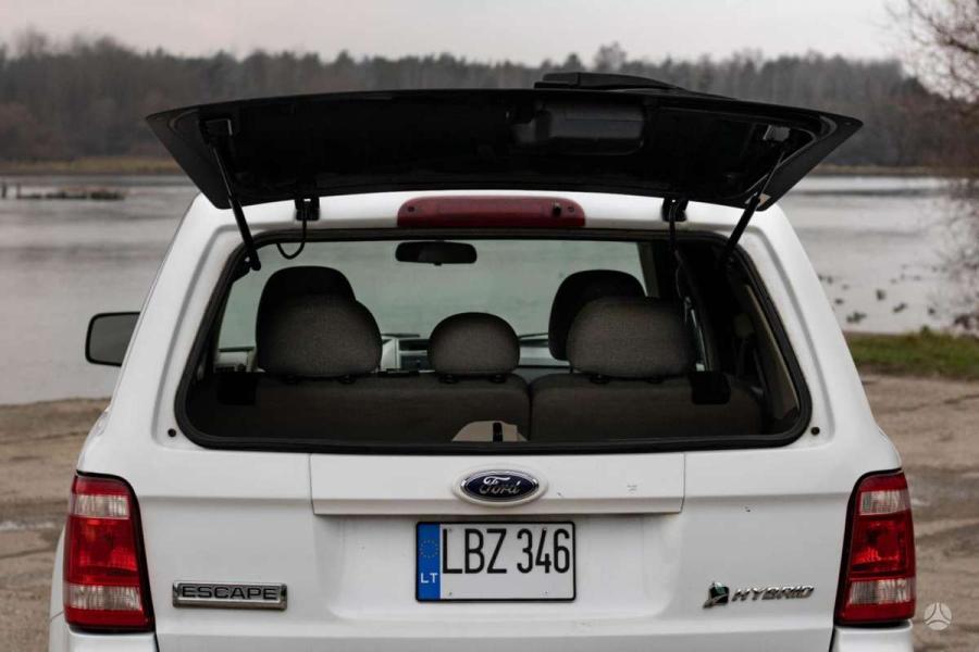 White Ford Escape 2009 in Kaunas, with an engine capacity of 2.30 L and mileage of 275 thousand km for 4900 €, photo 17 on AUTOMOTO.COM.LV