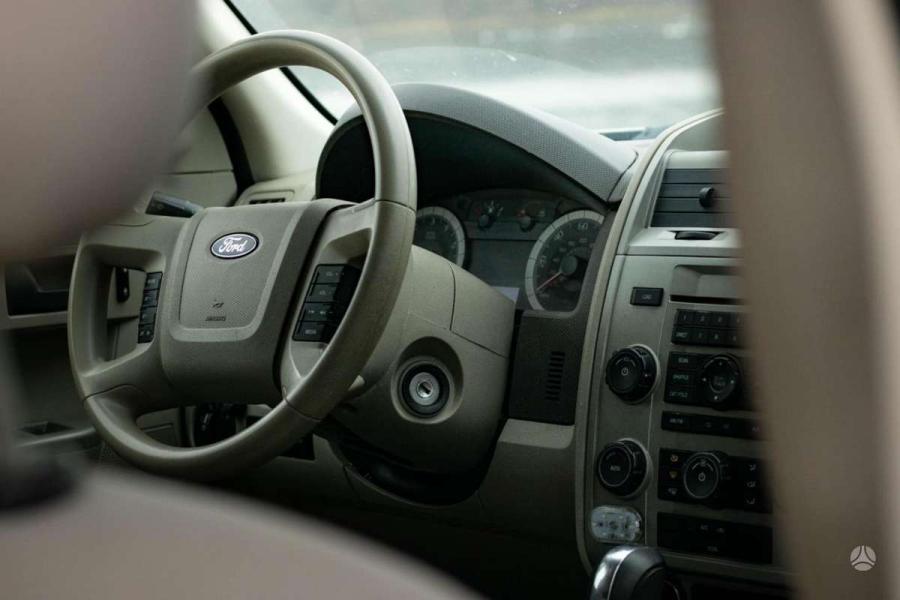White Ford Escape 2009 in Kaunas, with an engine capacity of 2.30 L and mileage of 275 thousand km for 4900 €, photo 19 on AUTOMOTO.COM.LV