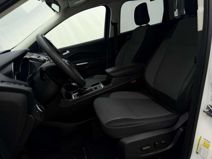 White Ford Escape 2018 in Vilnius, with an engine capacity of 1.50 L and mileage of 132 thousand km for 10000 €, photo 11 on AUTOMOTO.COM.LV
