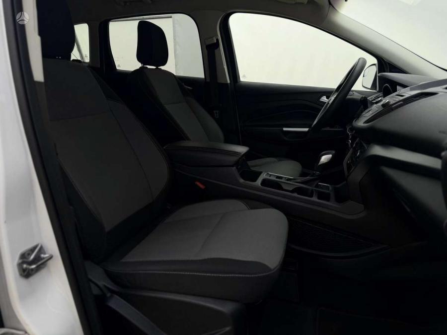 White Ford Escape 2018 in Vilnius, with an engine capacity of 1.50 L and mileage of 132 thousand km for 10000 €, photo 15 on AUTOMOTO.COM.LV