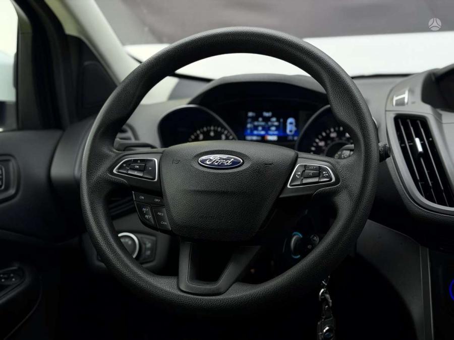 White Ford Escape 2018 in Vilnius, with an engine capacity of 1.50 L and mileage of 132 thousand km for 10000 €, photo 19 on AUTOMOTO.COM.LV