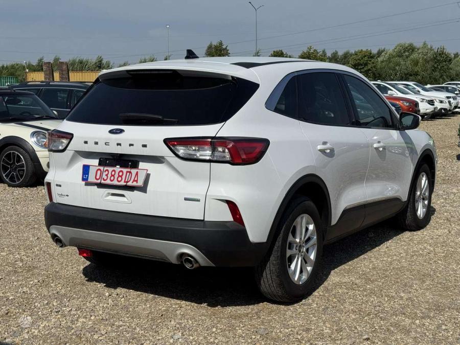 White Ford Escape 2020 in Siauliai, with an engine capacity of 1.50 L and mileage of 22 thousand km for 15800 €, photo 5 on AUTOMOTO.COM.LV