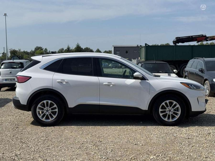 White Ford Escape 2020 in Siauliai, with an engine capacity of 1.50 L and mileage of 22 thousand km for 15800 €, photo 9 on AUTOMOTO.COM.LV