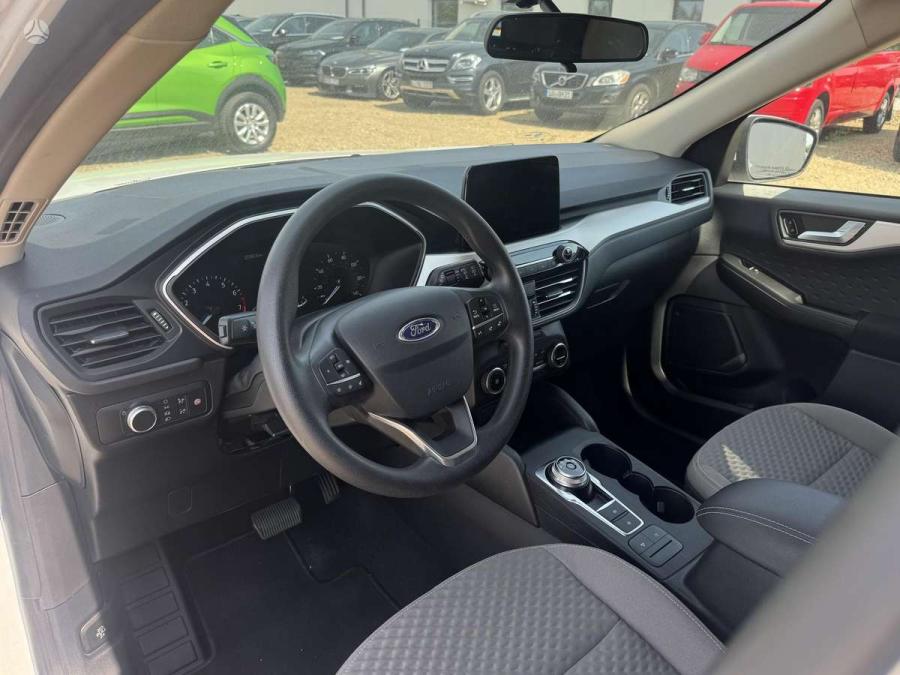 White Ford Escape 2020 in Siauliai, with an engine capacity of 1.50 L and mileage of 22 thousand km for 15800 €, photo 11 on AUTOMOTO.COM.LV