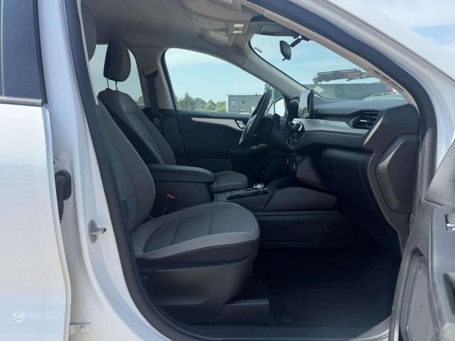 White Ford Escape 2020 in Siauliai, with an engine capacity of 1.50 L and mileage of 22 thousand km for 15800 €, photo 13 on AUTOMOTO.COM.LV