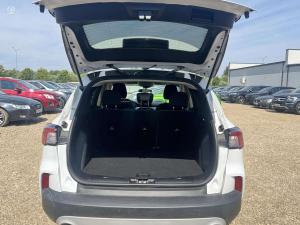 White Ford Escape 2020 in Siauliai, with an engine capacity of 1.50 L and mileage of 22 thousand km for 15800 €, photo 17 on AUTOMOTO.COM.LV