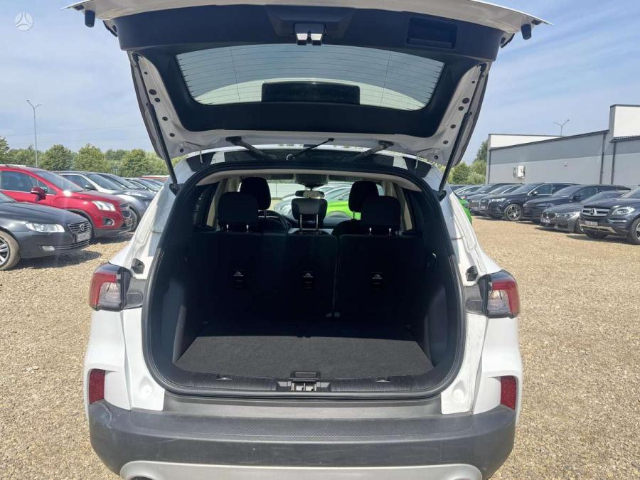 White Ford Escape 2020 in Siauliai, with an engine capacity of 1.50 L and mileage of 22 thousand km for 15800 €, photo 17 on AUTOMOTO.COM.LV