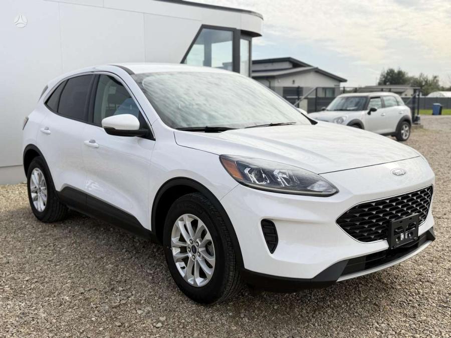Balts Ford Escape 2020 Šauļi, ar dzinēja tilpumu 1.50 L un nobraukumu 22 tūkst. km par 14800 €, foto 4 vietnē AUTOMOTO.COM.LV