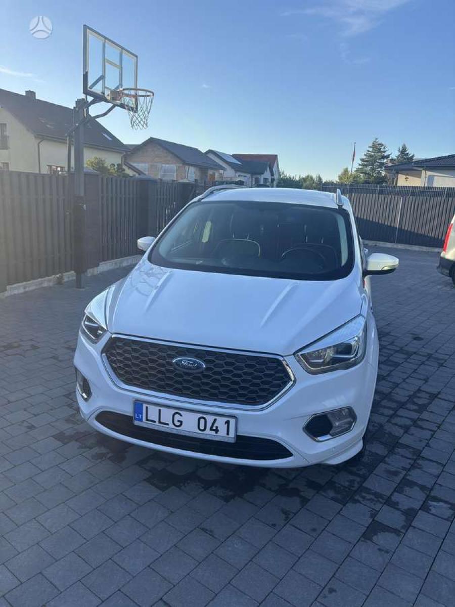 White Ford Escape 2019 in Klaipeda, with an engine capacity of 2.50 L and mileage of 130 thousand km for 10000 €, photo 1 on AUTOMOTO.COM.LV