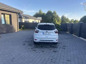 White Ford Escape 2019 in Klaipeda, with an engine capacity of 2.50 L and mileage of 130 thousand km for 10000 €, photo 4 on AUTOMOTO.COM.LV