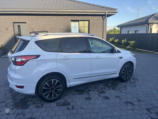 White Ford Escape 2019 in Klaipeda, with an engine capacity of 2.50 L and mileage of 130 thousand km for 10000 €, photo 4 on AUTOMOTO.COM.LV
