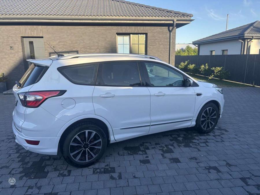 White Ford Escape 2019 in Klaipeda, with an engine capacity of 2.50 L and mileage of 130 thousand km for 10000 €, photo 5 on AUTOMOTO.COM.LV