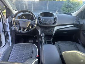 White Ford Escape 2019 in Klaipeda, with an engine capacity of 2.50 L and mileage of 130 thousand km for 10000 €, photo 8 on AUTOMOTO.COM.LV
