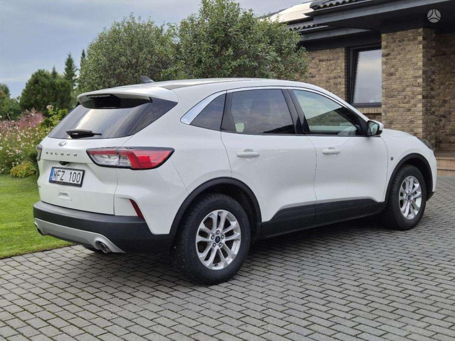 Balts Ford Escape 2020 Klaipėda, ar dzinēja tilpumu 1.50 L un nobraukumu 32 tūkst. km par 14700 €, foto 3 vietnē AUTOMOTO.COM.LV