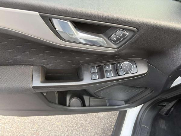 Balts Ford Escape 2020 Klaipėda, ar dzinēja tilpumu 1.50 L un nobraukumu 32 tūkst. km par 14700 €, foto 11 vietnē AUTOMOTO.COM.LV