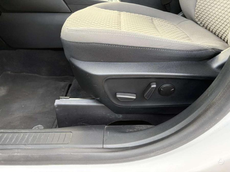 Balts Ford Escape 2020 Klaipėda, ar dzinēja tilpumu 1.50 L un nobraukumu 32 tūkst. km par 14700 €, foto 15 vietnē AUTOMOTO.COM.LV