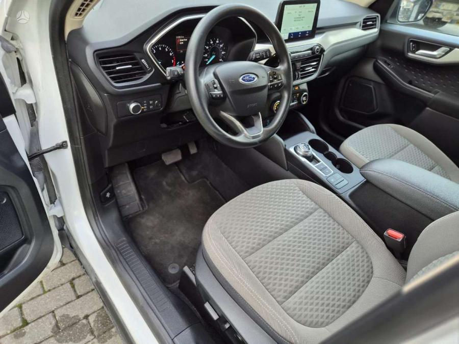 Balts Ford Escape 2020 Klaipėda, ar dzinēja tilpumu 1.50 L un nobraukumu 32 tūkst. km par 14700 €, foto 19 vietnē AUTOMOTO.COM.LV