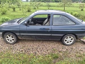 Green Ford Escort 1994 in Riga, with an engine capacity of 1.60 L and mileage of 890 thousand km for 400 €, photo  on AUTOMOTO.COM.LV