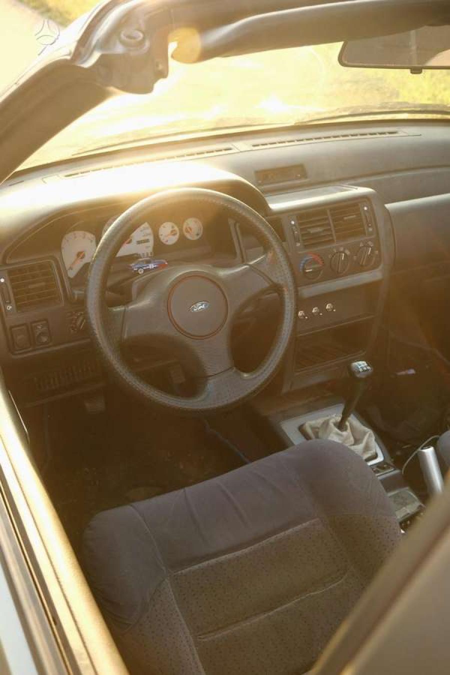 Pelēks Ford Escort 1992 Viļņa, ar dzinēja tilpumu 1.60 L un nobraukumu 43 tūkst. km par 1999 €, foto 5 vietnē AUTOMOTO.COM.LV