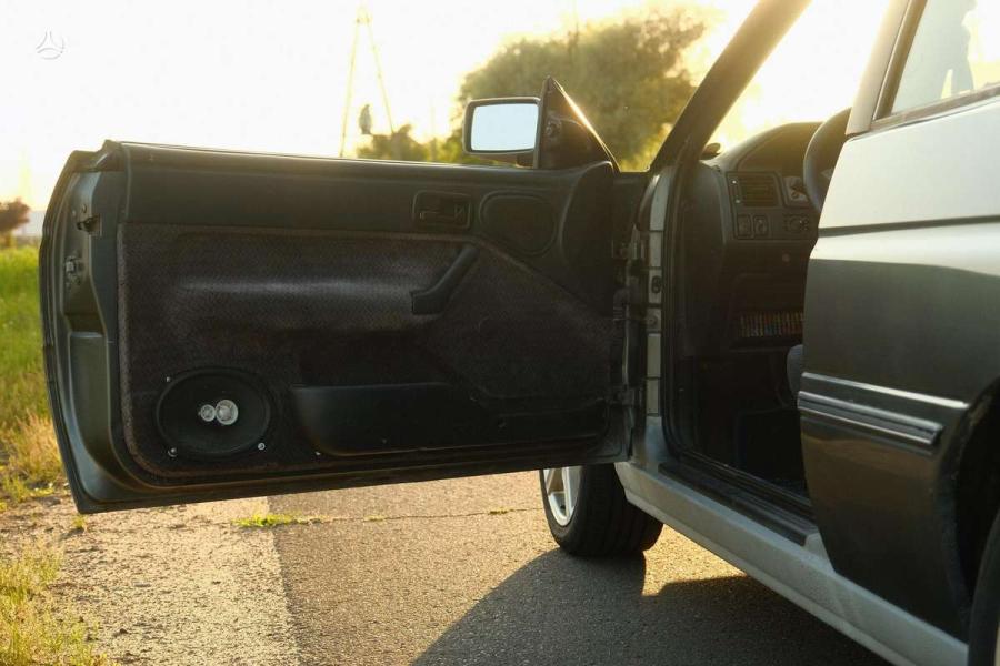 Pelēks Ford Escort 1992 Viļņa, ar dzinēja tilpumu 1.60 L un nobraukumu 43 tūkst. km par 1999 €, foto 6 vietnē AUTOMOTO.COM.LV