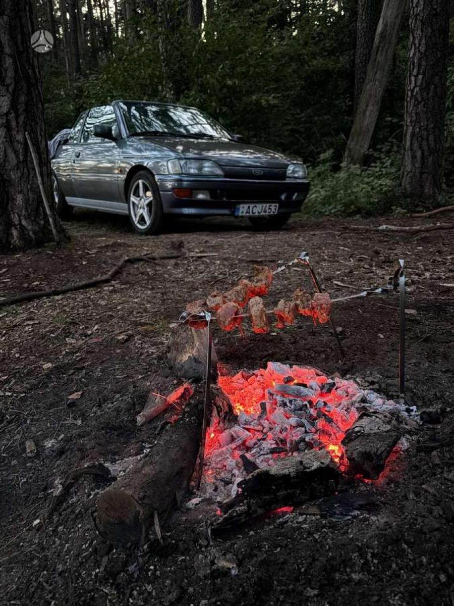 Pelēks Ford Escort 1992 Viļņa, ar dzinēja tilpumu 1.60 L un nobraukumu 43 tūkst. km par 1999 €, foto 11 vietnē AUTOMOTO.COM.LV