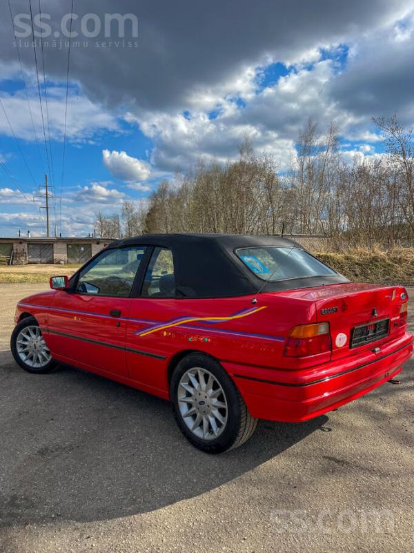 Red Ford Escort 1992 in Ogre, with an engine capacity of 1.60 L and mileage of 126 thousand km for 2150 €, photo 3 on AUTOMOTO.COM.LV