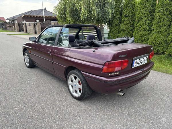 Sarkans Ford Escort 1994 Klaipėda, ar dzinēja tilpumu 1.80 L un nobraukumu 42 tūkst. km par 1899 €, foto 4 vietnē AUTOMOTO.COM.LV