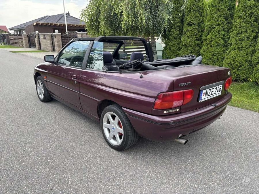 Red Ford Escort 1994 in Klaipeda, with an engine capacity of 1.80 L and mileage of 42 thousand km for 1899 €, photo 5 on AUTOMOTO.COM.LV