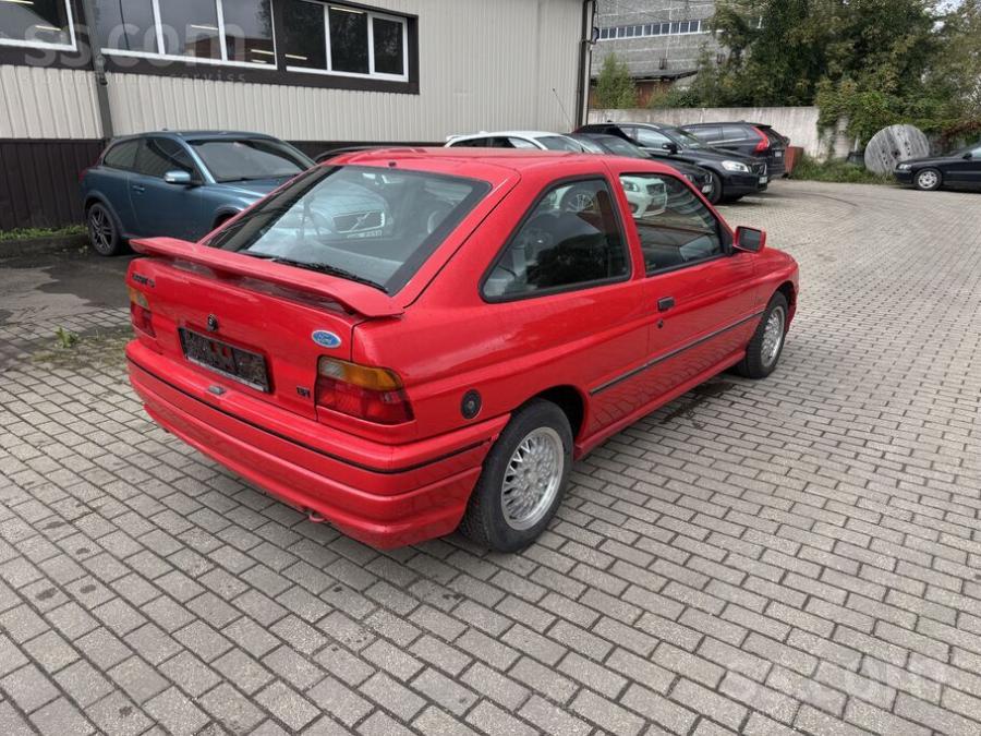 Red Ford Escort 1991 in Riga, with an engine capacity of 1.60 L and mileage of 170 thousand km for 3800 €, photo 4 on AUTOMOTO.COM.LV