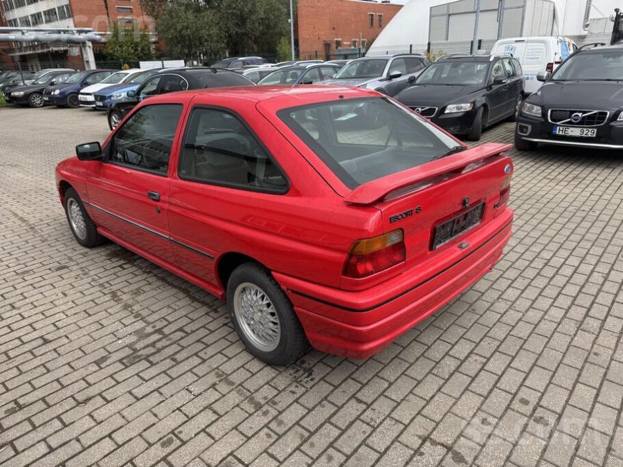 Red Ford Escort 1991 in Riga, with an engine capacity of 1.60 L and mileage of 170 thousand km for 3800 €, photo 5 on AUTOMOTO.COM.LV