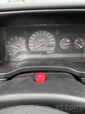 Red Ford Escort 1991 in Riga, with an engine capacity of 1.60 L and mileage of 170 thousand km for 3800 €, photo 14 on AUTOMOTO.COM.LV
