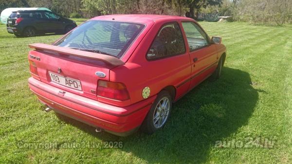 Sarkans Ford Escort 1992 Pērnava, ar dzinēja tilpumu 1.80 L un nobraukumu 82 tūkst. km par 1490 €, foto 3 vietnē AUTOMOTO.COM.LV