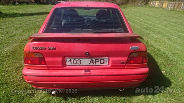 Sarkans Ford Escort 1992 Pērnava, ar dzinēja tilpumu 1.80 L un nobraukumu 82 tūkst. km par 1490 €, foto 4 vietnē AUTOMOTO.COM.LV